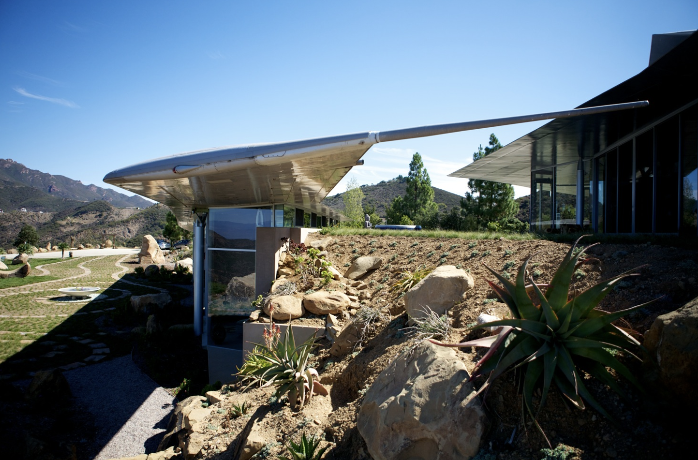 Cool Homes: The 747 Wing House - Amir + Aleks Realty Team