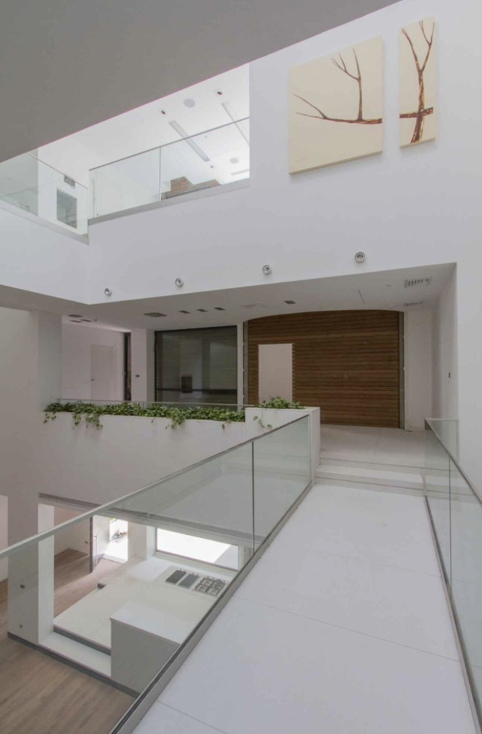 Cool Homes: Rotating House - Amir + Aleks Realty Team