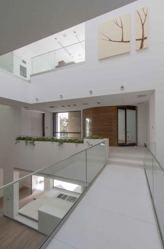 Cool Homes: Rotating House - Amir + Aleks Realty Team